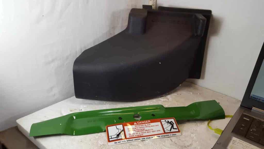 John Deere bm17497 Mulching Kit - BuyItBeforeItsGone!